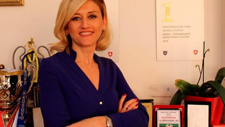 Mimoza Kusari dorëhiqet nga detyra e kryetares së Gjakovës - Balkanweb ...
