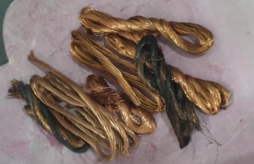 Vidhte kabllot elektrikë e linte banorët pa drita, pranga të riut ...